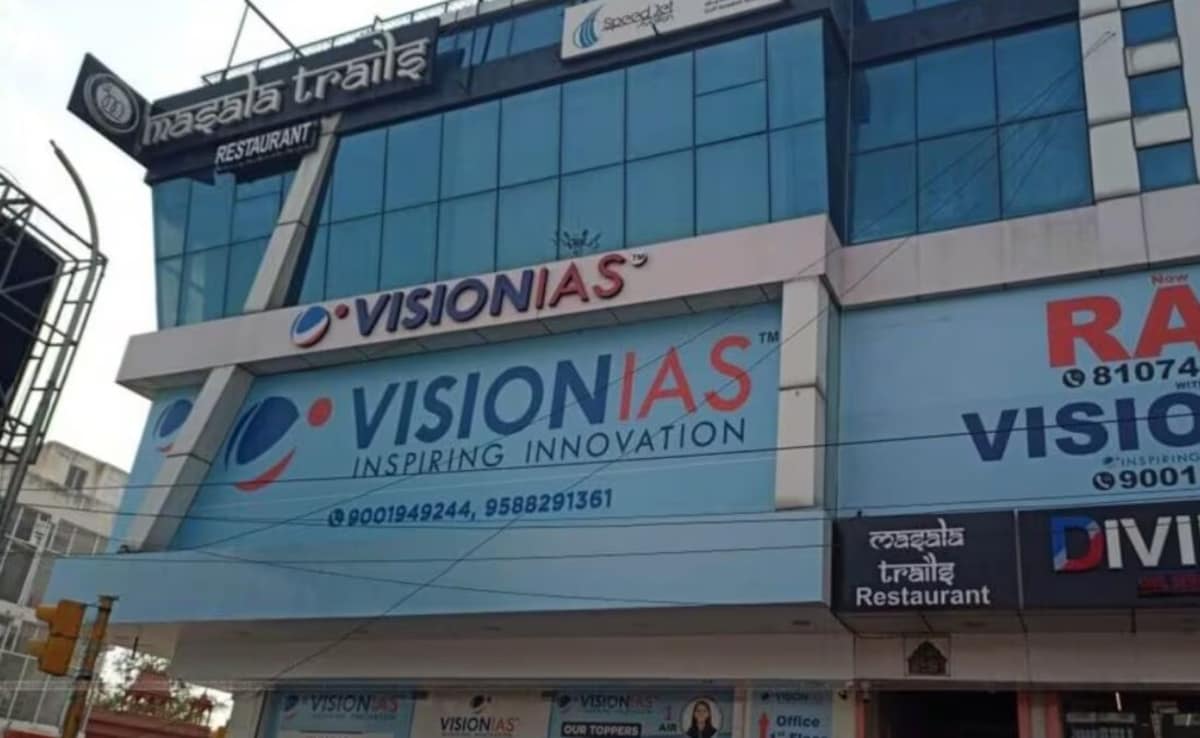 UPSC टॉपर्स की फोटो दिखाकर महंगे कोर्स बेचने का खेल खत्म! Vision IAS पर ...