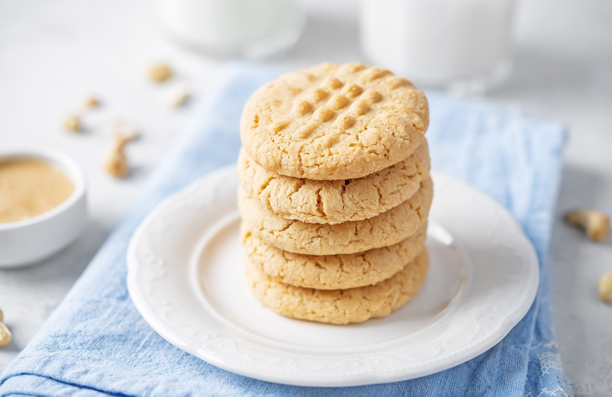 Cashew butter cookies: Nutty cookie delights