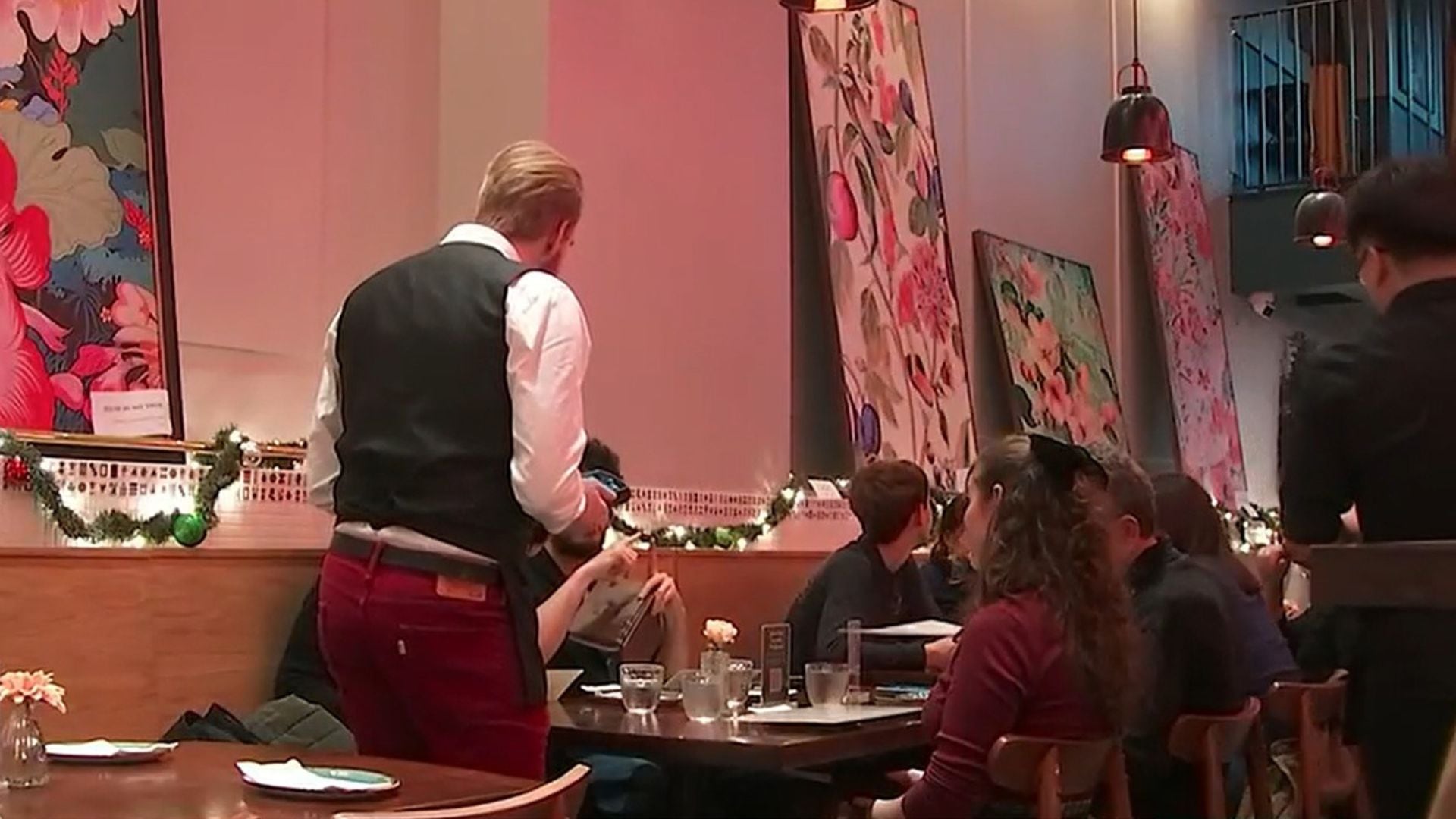 Some families choose dining out over holiday cooking for Christmas Day ...