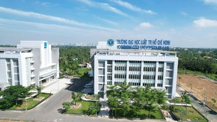Năm 2026, Trường đại học Luật TP.HCM dự kiến không xét tuyển tổ hợp A00 ...