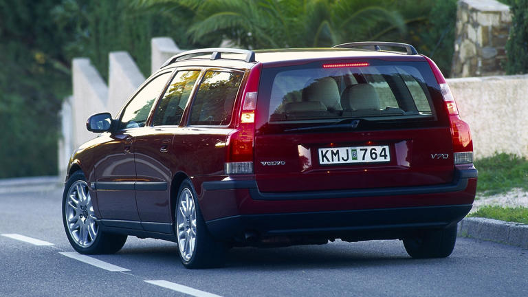 Opinion: It's time to bring back the Volvo V70 and its rear-facing jump ...