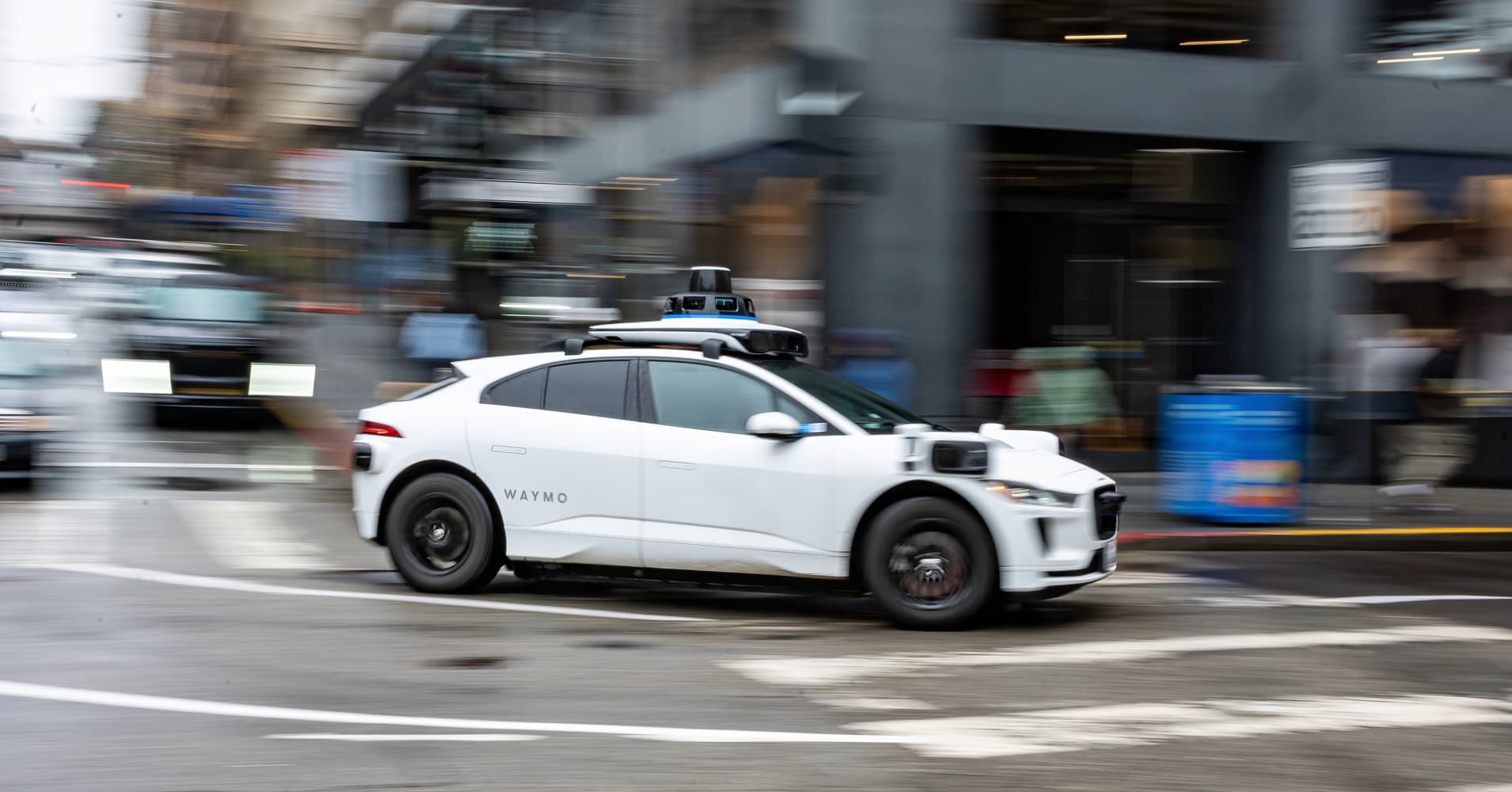 Waymo pauses robotaxis in SF again due to flash flood warnings on ...