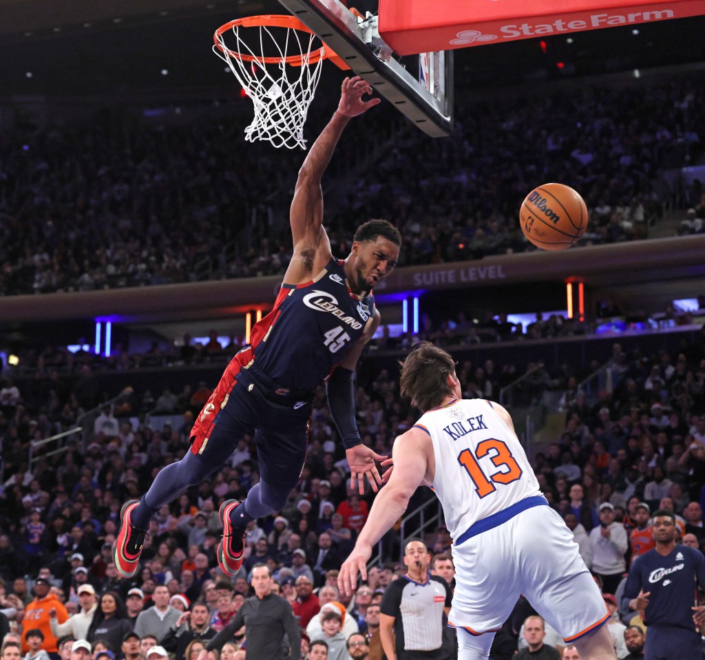 Josh Hart limps off with apparent ankle injury in latest Knicks worry