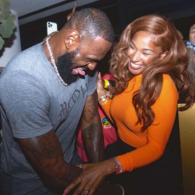 LeBron James' wife Savannah James gives Lakers fans personal glimpse of ...