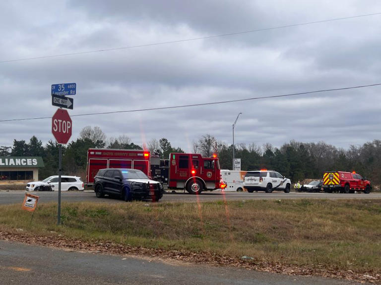 1 dead after Loop 323 pedestrian crash in Tyler