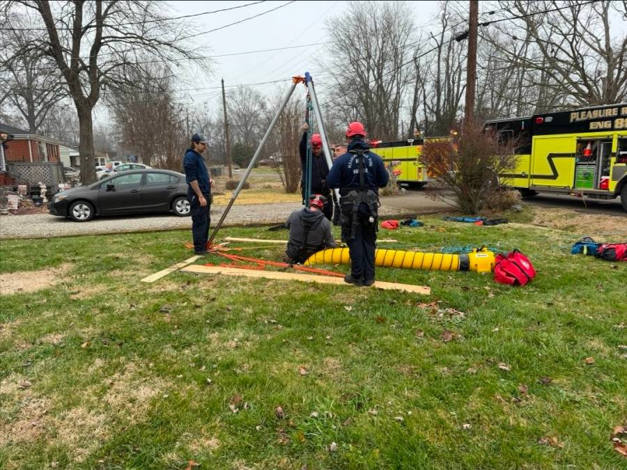 Kentucky firefighters save dog from hole in time for Christmas