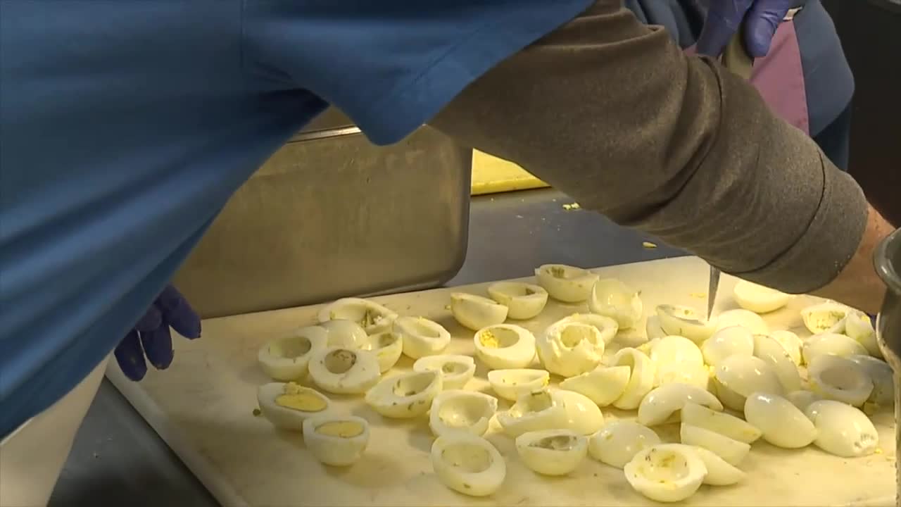 Hundreds of Jewish volunteers serve Detroit community on Christmas ...