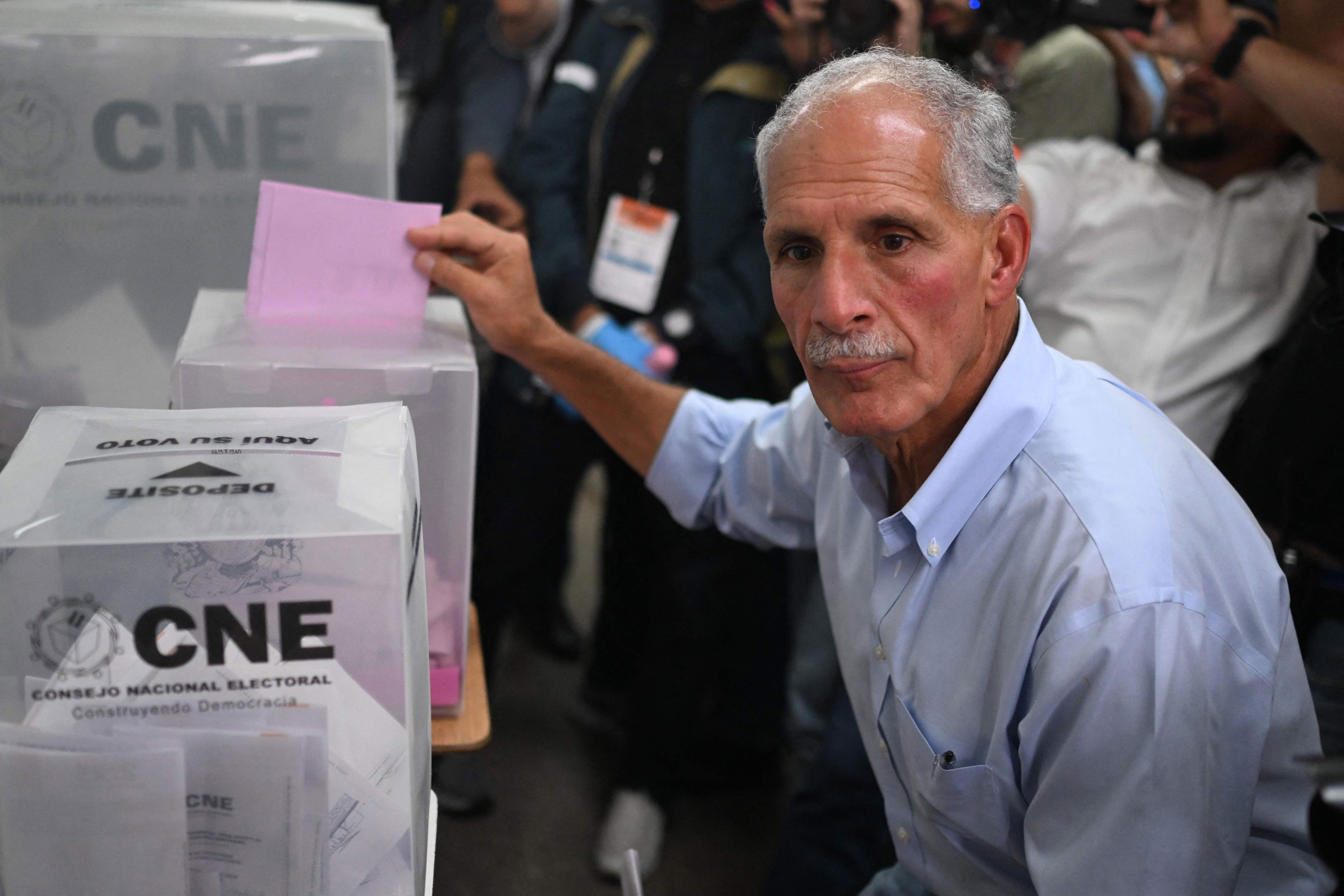 Honduran right-wing wins after month-long election delays