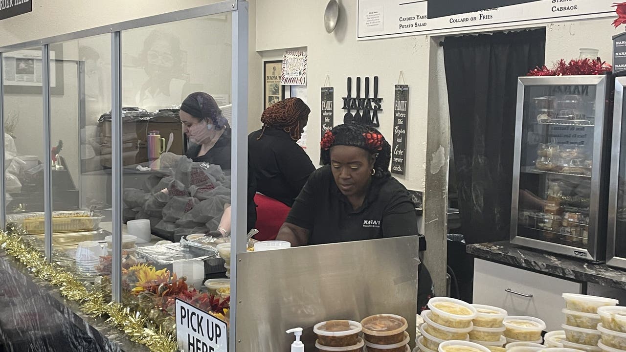 Nana's Southern Kitchen in Kent, WA served the community free Christmas ...