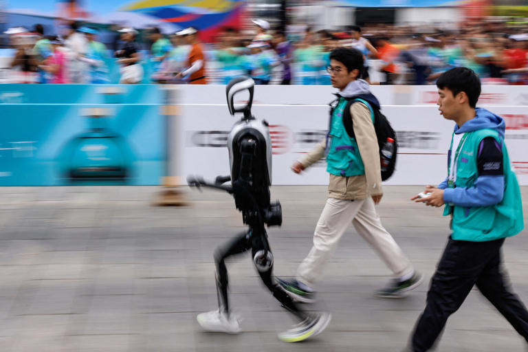 Robots and androids take on humans at Beijing half-marathon in world first!