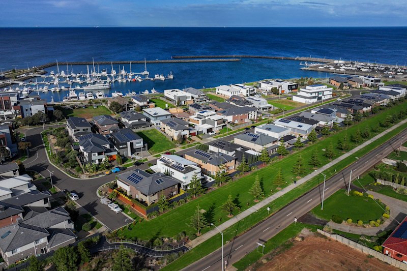 ‘Exhausted, shaken’ paddleboarders thank rescuers after being swept ...