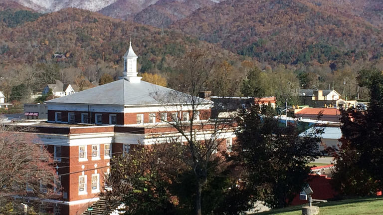 North Carolina's Blue Ridge retreat is a town full of charm and scenic ...