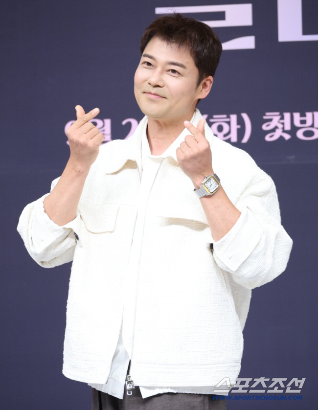 Public romantic relationship No. 2 Jeon Hyun-moo is talking about his ...