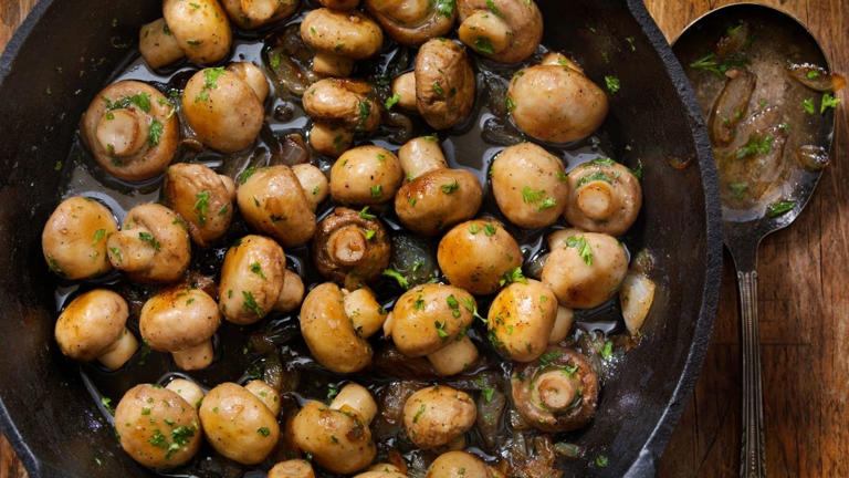 'Find a new caterer': Vegan cousin demands bride fire vendor over mushrooms