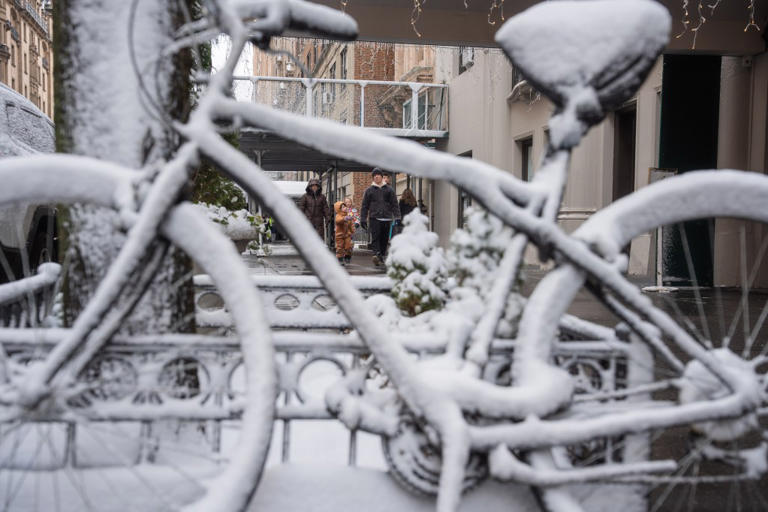 NYC region braces for 'fast-moving' snow storm Friday into Saturday ...
