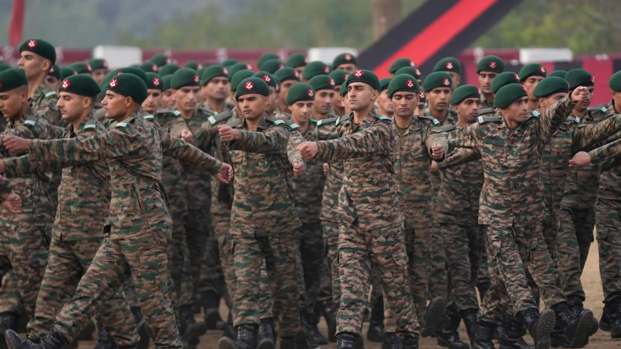 In new social media policy, army allows limited usage