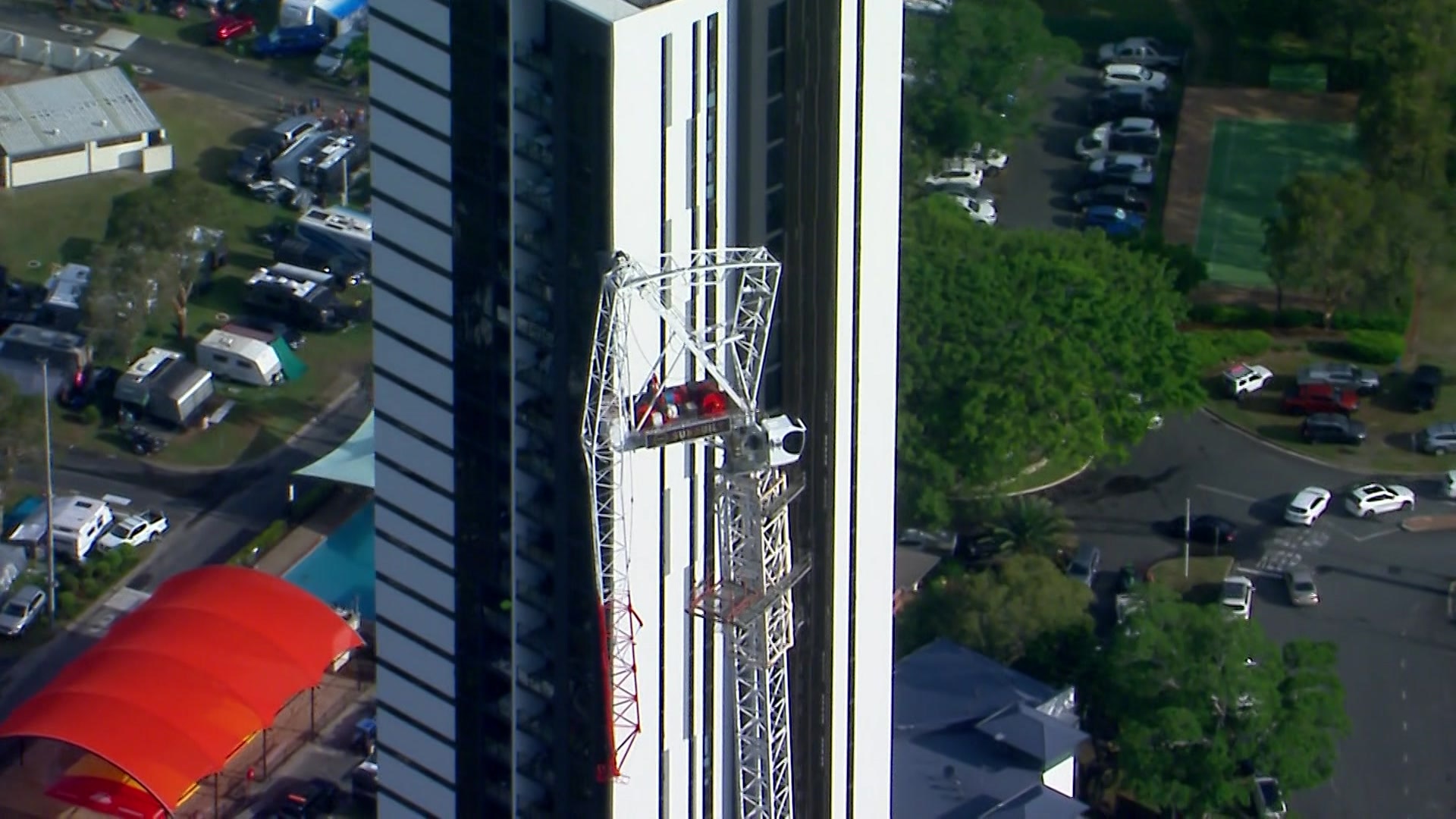 Gold Coast exclusion zone displacing tourists will continue until crane ...