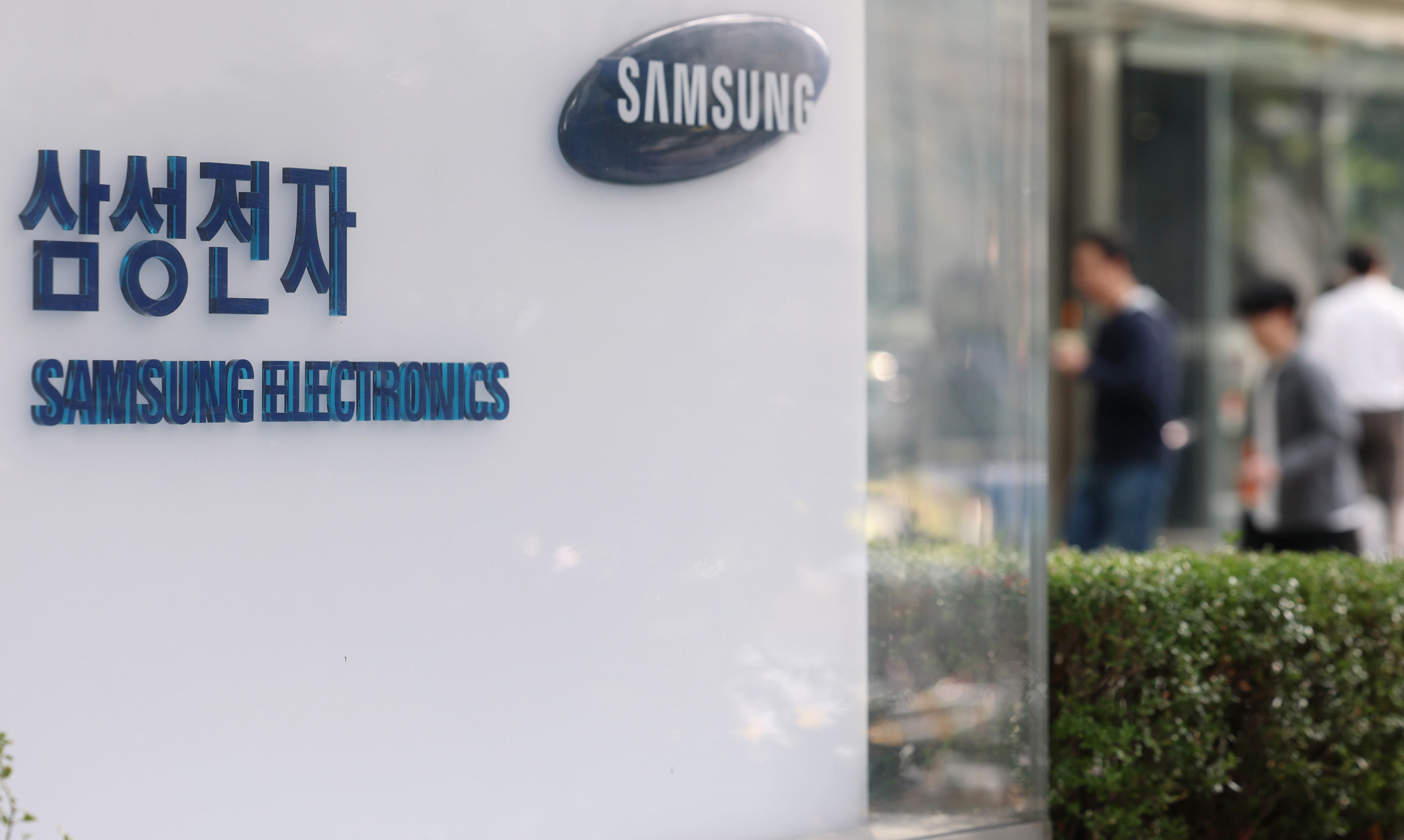 Samsung Electronics hits 117,000 won record high