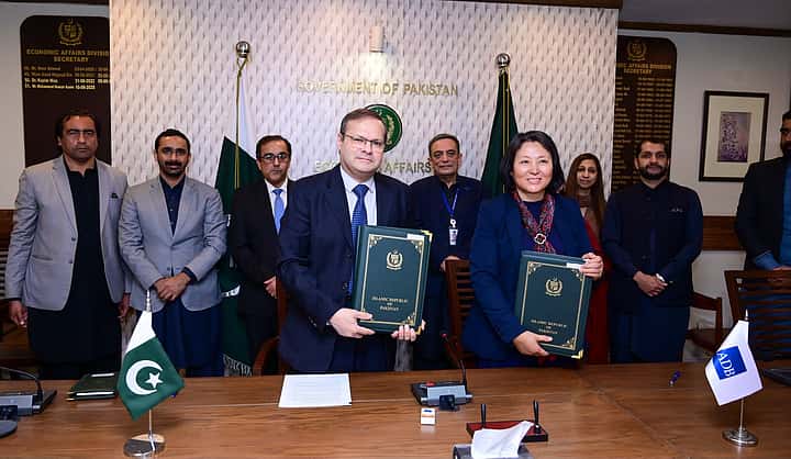 ADB signs pacts with Pakistan for two projects worth $730 million