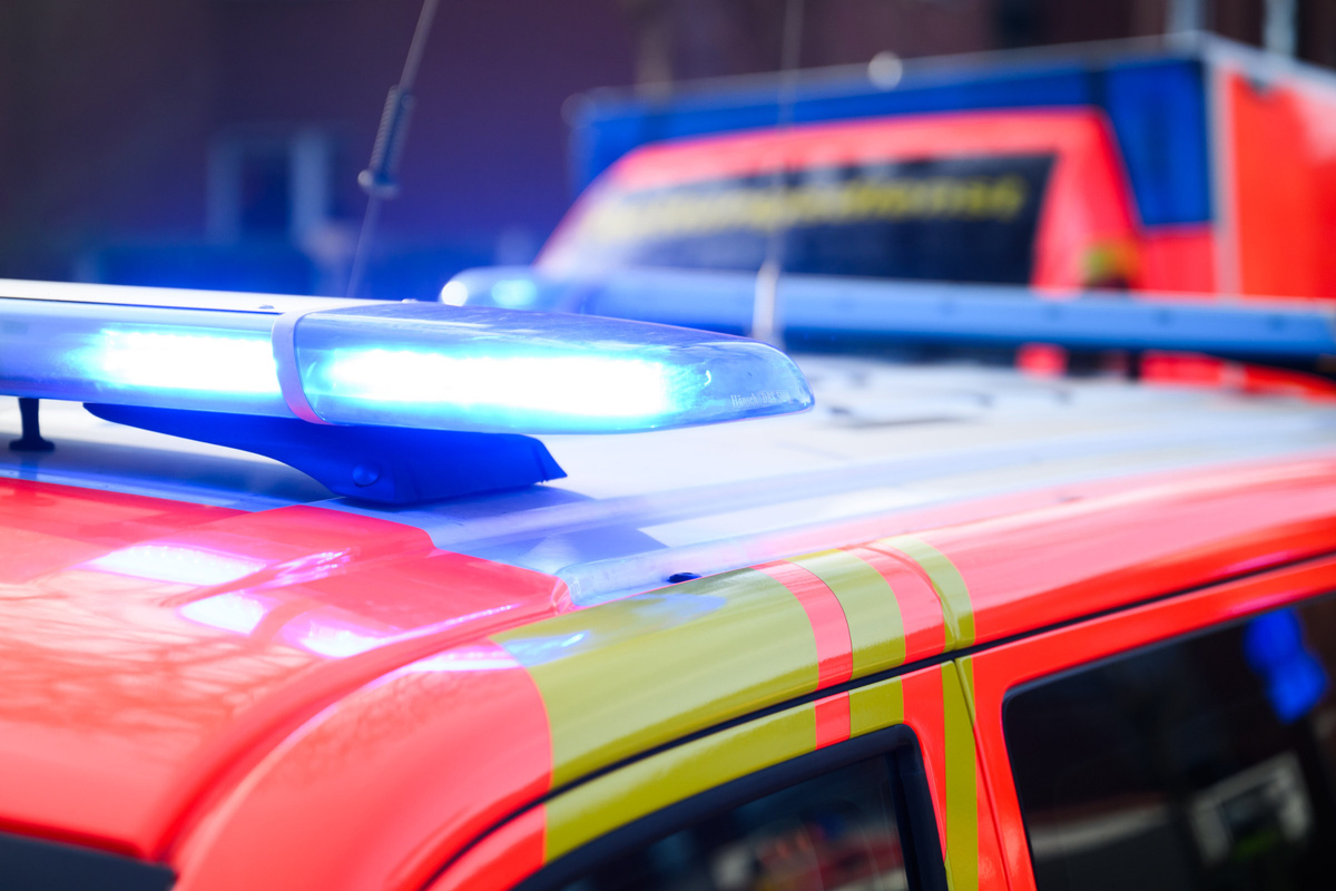 Tödlicher Baum-Crash: Autofahrer erliegt seinen Verletzungen