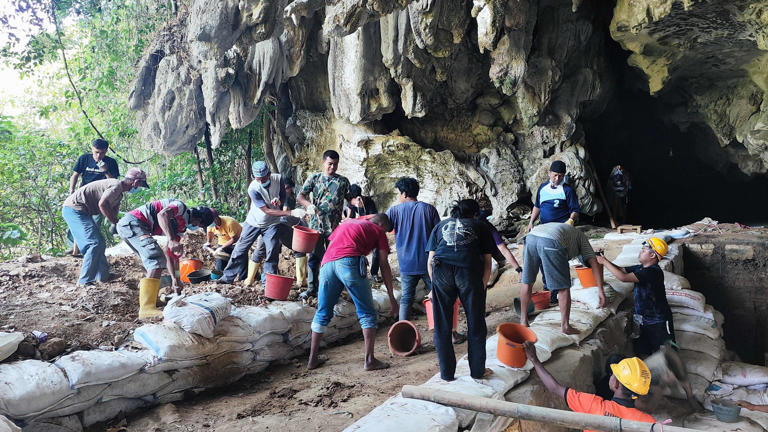 Pertemuan manusia dan hominin di Sulawesi 50.000 tahun lalu – "Dua ...