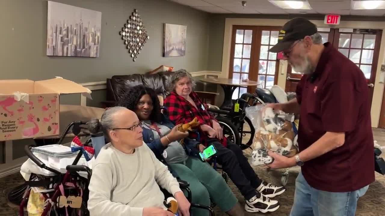 Over 1,000 stuffed animals bring holiday cheer across East Texas ...
