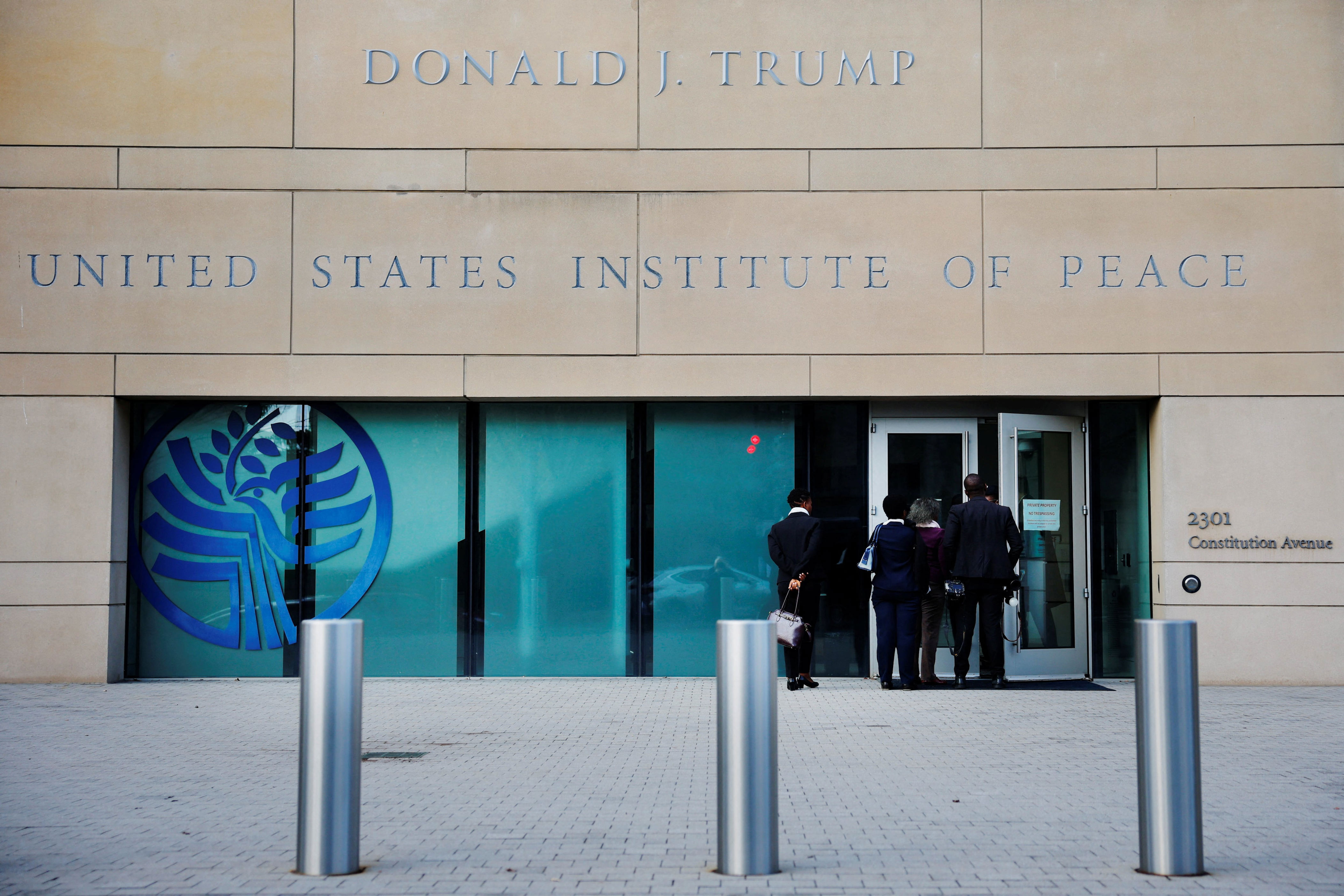 Trump renames institutions, warships amid narcissism criticism