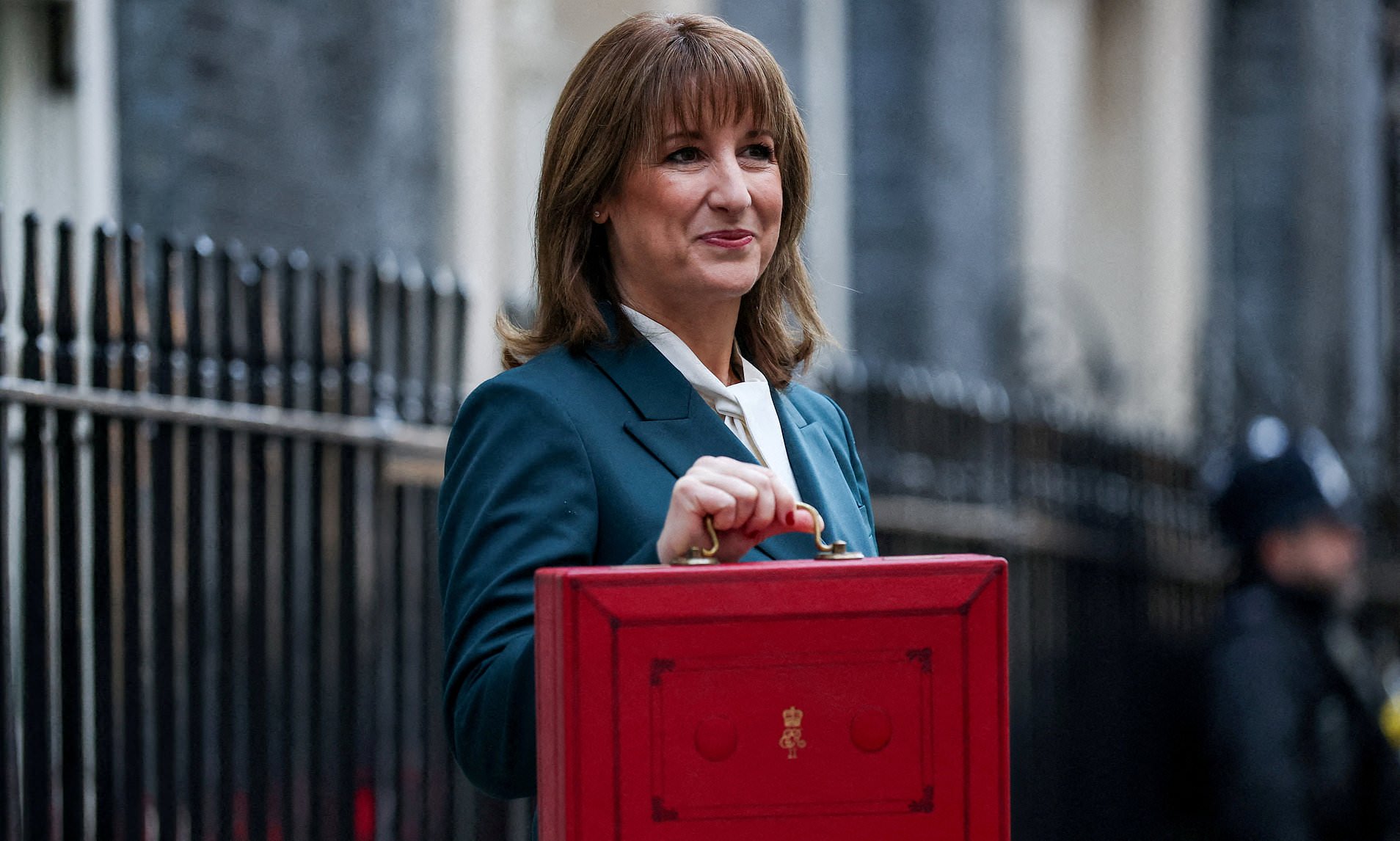 Reeves' £1bn Boxing Day sales slump: Retailers set to take hit over ...