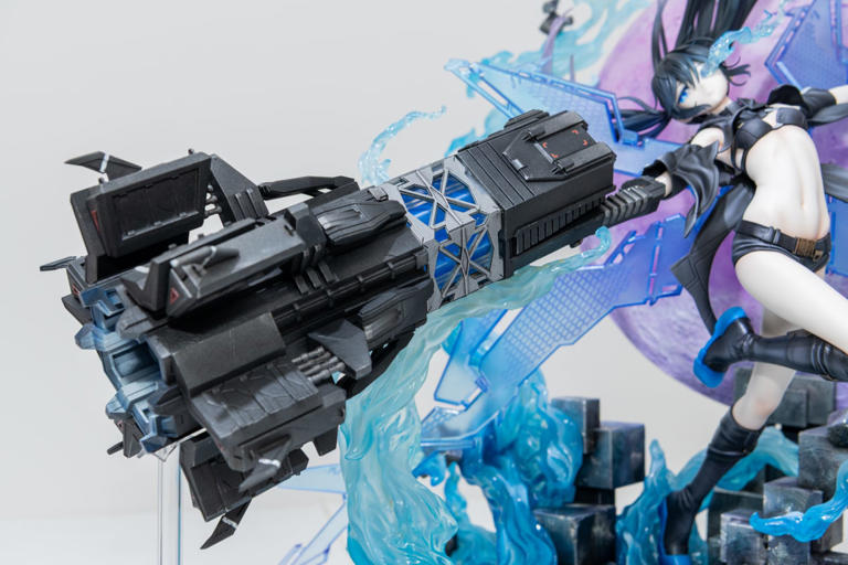 「ブラック★★ロックシューター DAWN FALL」より月を背に駆ける「エンプレス」1/4スケールスタチューが公開【#NLSXVI】