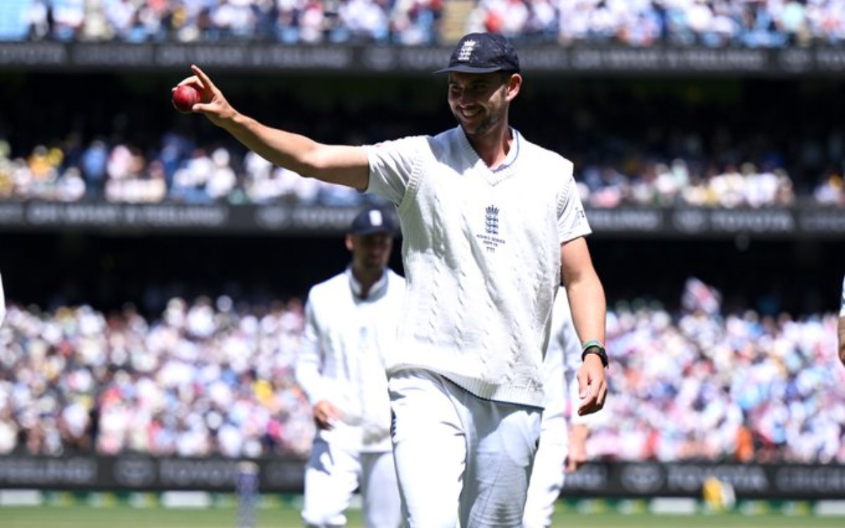 Australia all out for 152 as England take charge of 4th Ashes test
