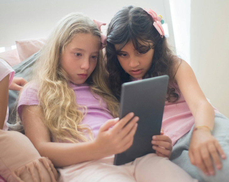 15 moments that show quiet kindness keeps the world from falling apart