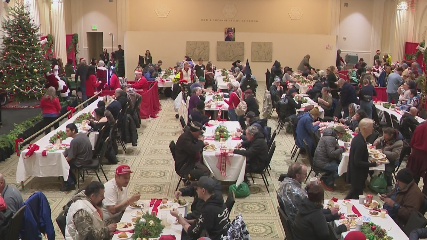 Potluck in the Park serves Christmas dinner to hundreds