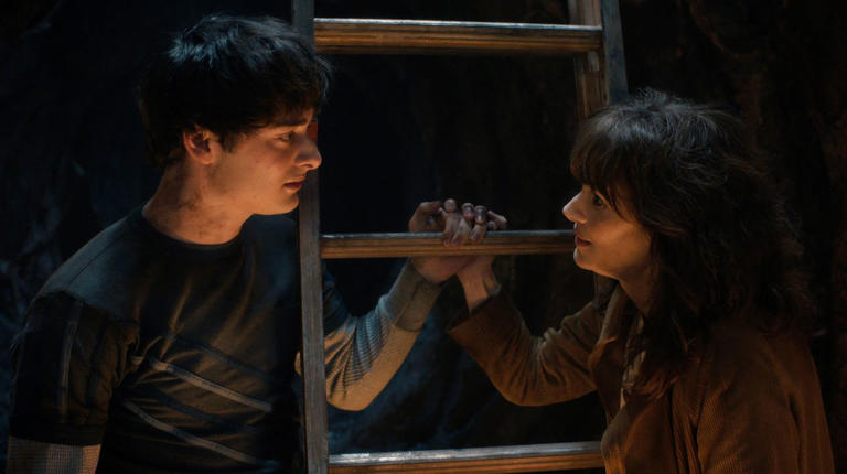 Noah Schnapp admits he cried reading Will’s pivotal scene in “Stranger ...