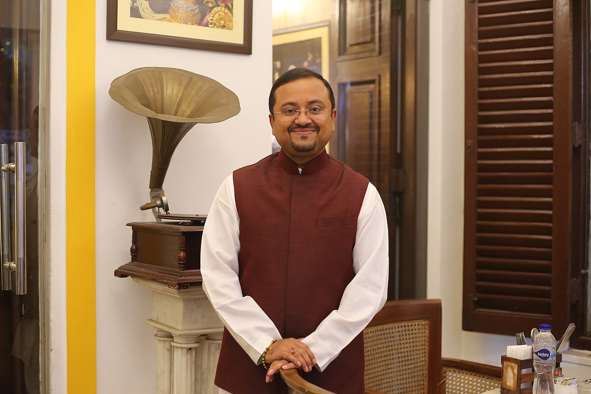 Director Avijit Senn is back with Projapoti 2 with Dev, Mithun ...