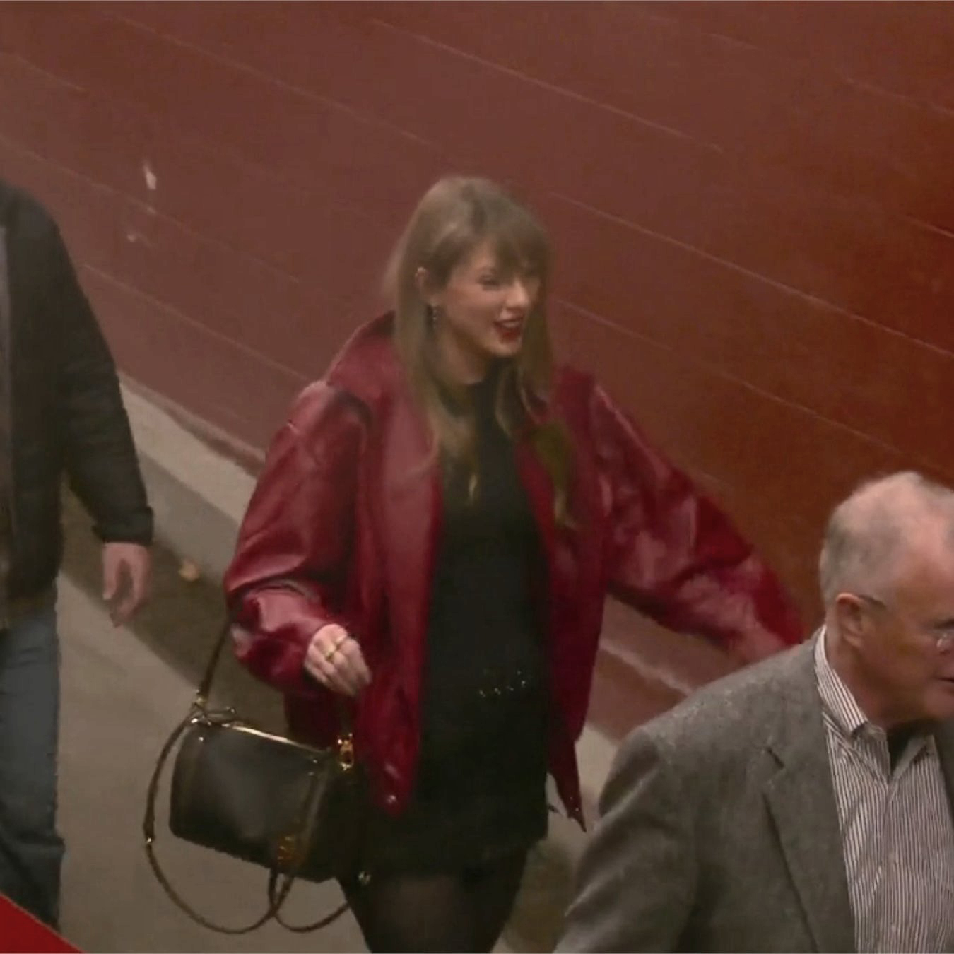 Taylor Swift wears festive red bomber jacket at Chiefs vs. Broncos game ...