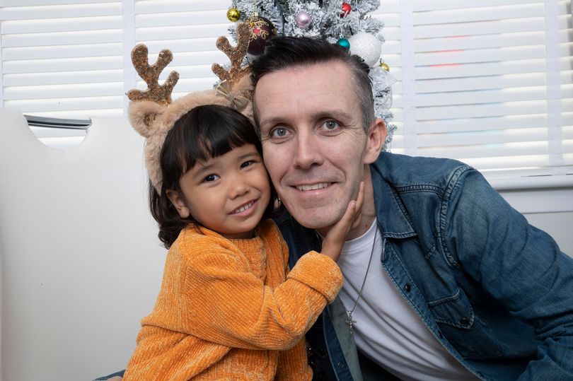 Dying dad spends perfect last Christmas with little daughter after visa ...