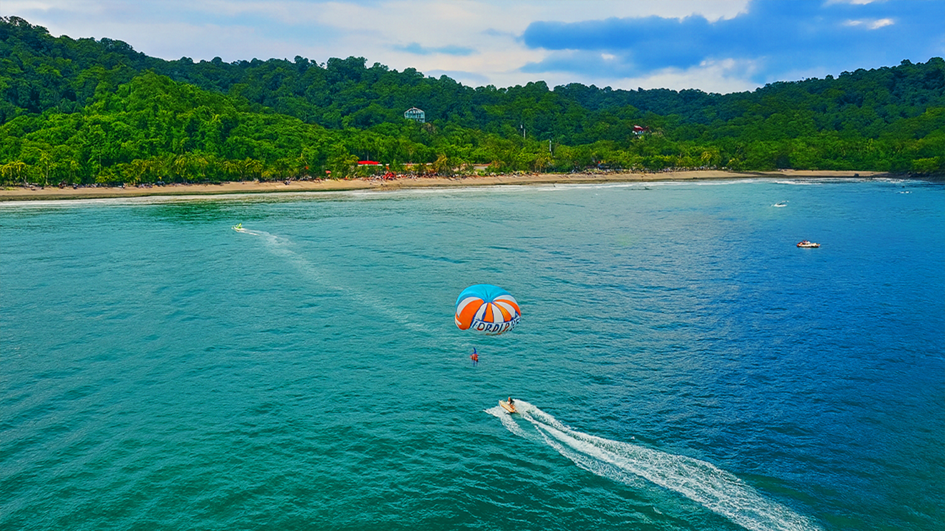 Zweven boven de stranden van Manuel Antonio