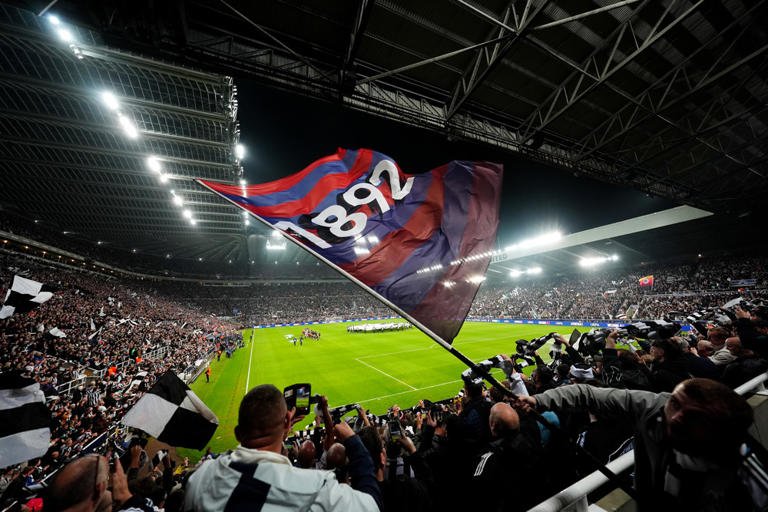 Howe wil duidelijkheid over stadionplannen Newcastle United