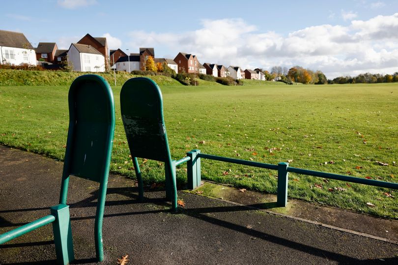 Council u-turn as controversial plan for two-metre fence at The Wammy ...