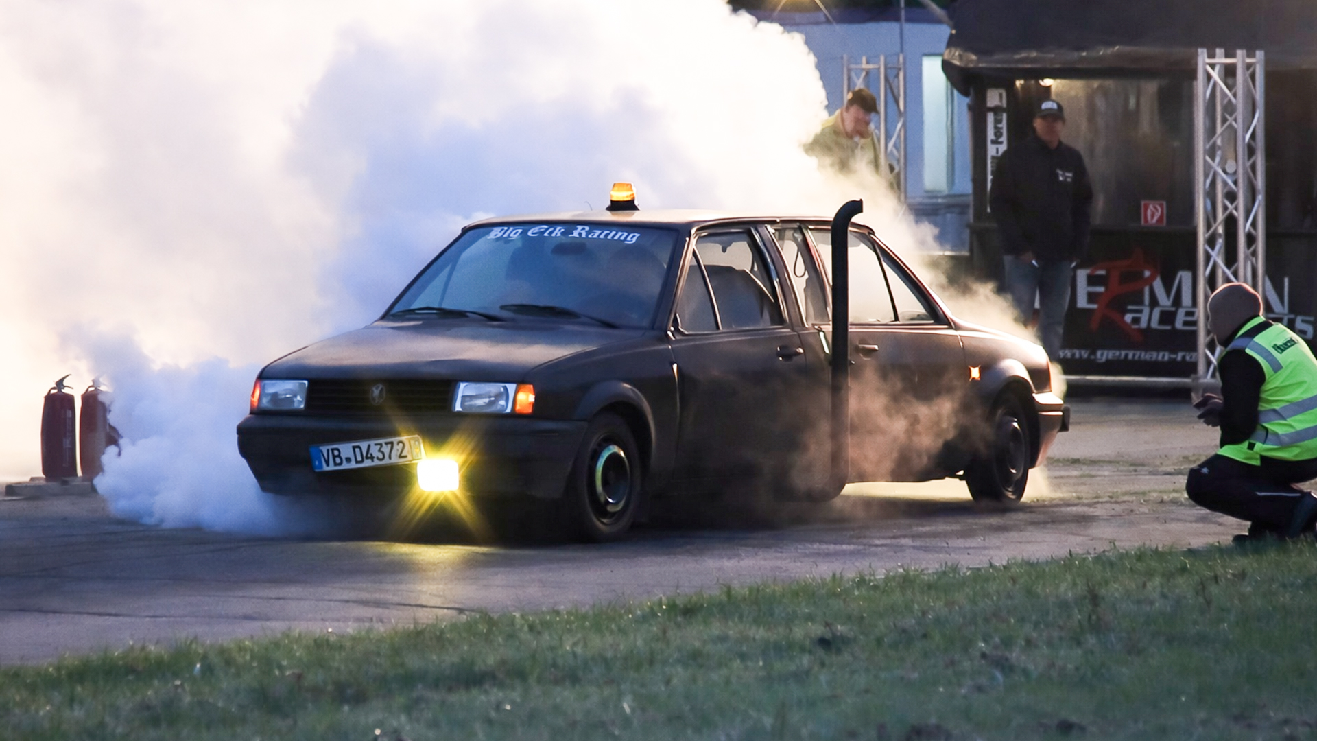Volkswagen voorwielaandrijving geeft alles tijdens burnout