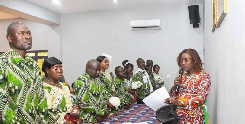 Boundiali : Mariatou Koné célèbre l’amour et offre 16 motos à 8 couples ...