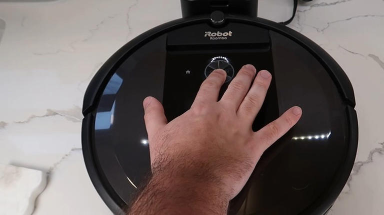 Roomba not charging? Here's how you can troubleshoot it