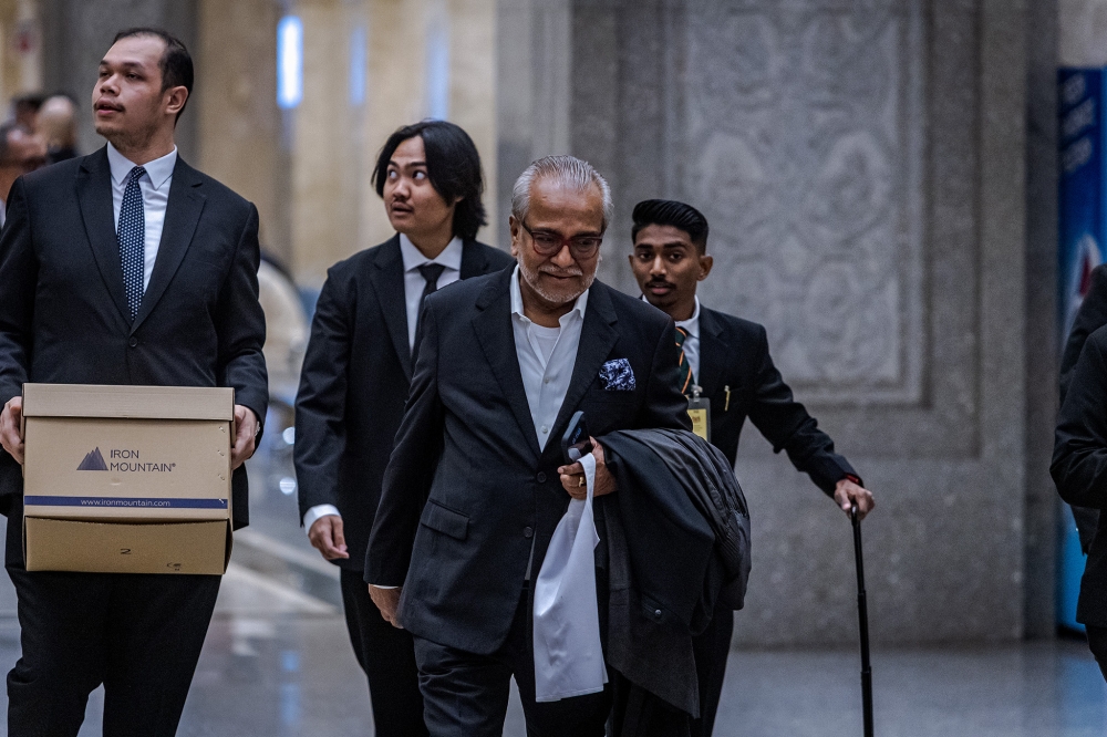 'Pure fantasy' to suggest 1MDB's officers colluded with Jho Low against ...