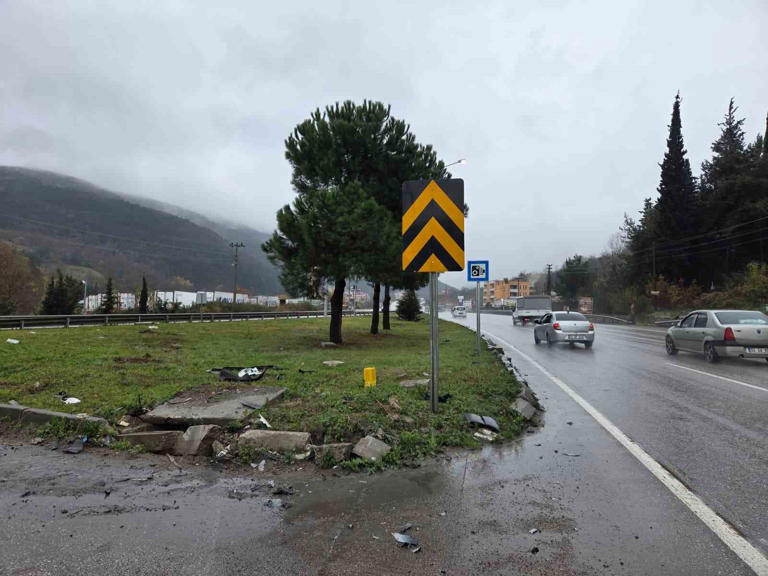 Otomobil ile hafif ticari araç çarpıştı: 2 yaralı