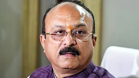 Delhi minister celebrates Good Governance Day by distributing tablets ...