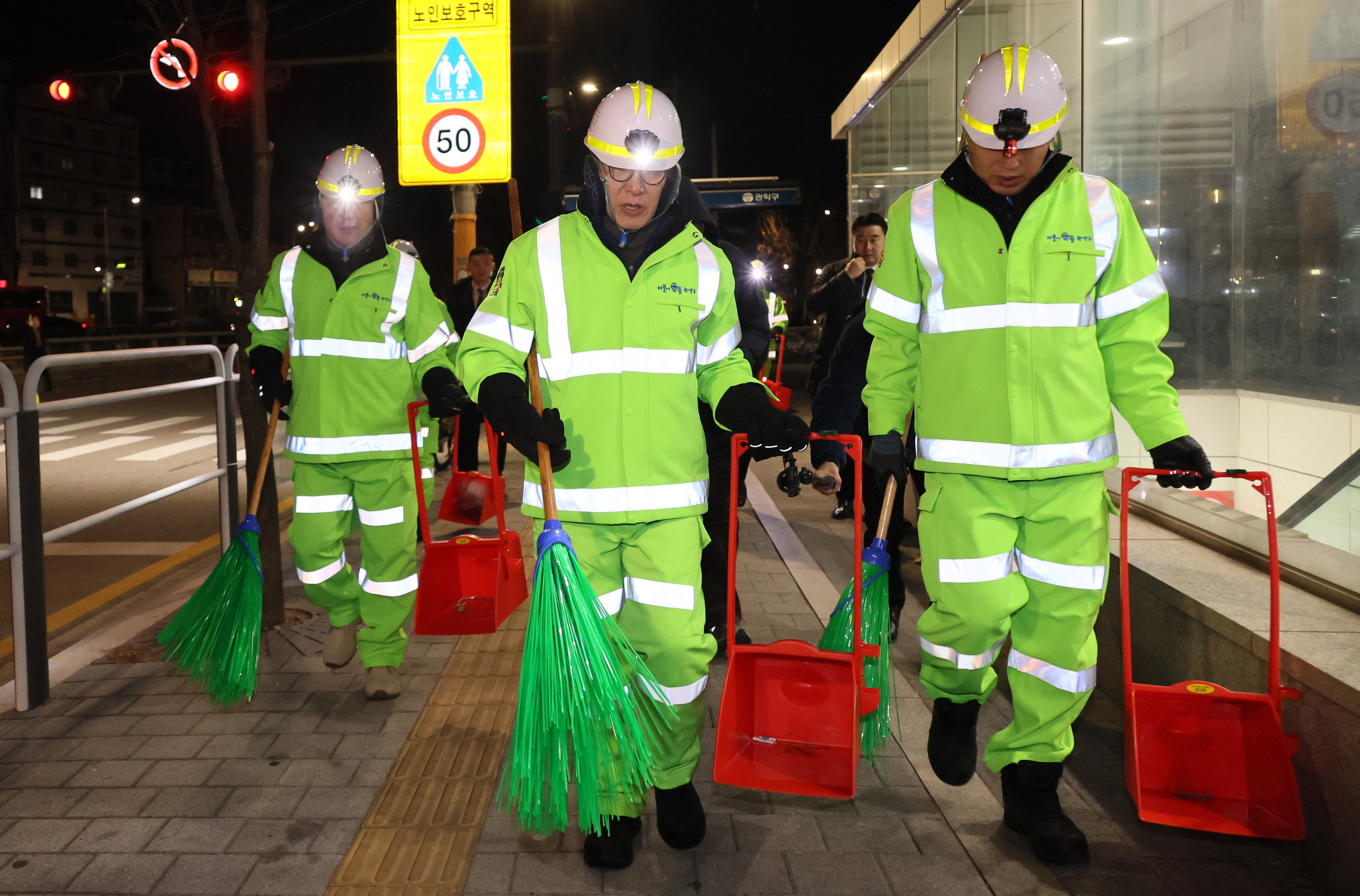 Prime Minister Kim inspects environmental sites, senior facilities ...