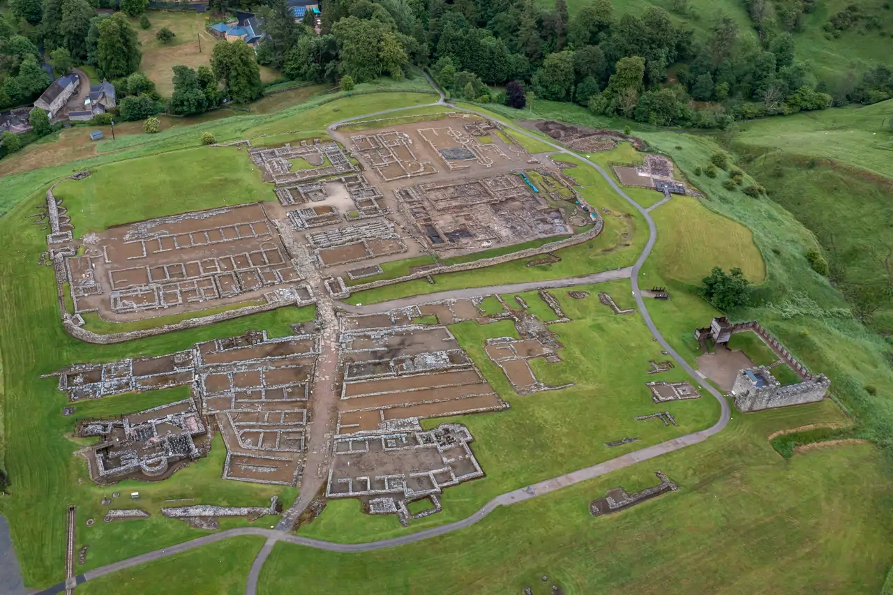 Nuevos descubrimientos en Vindolanda reescriben la vida en el Muro de ...