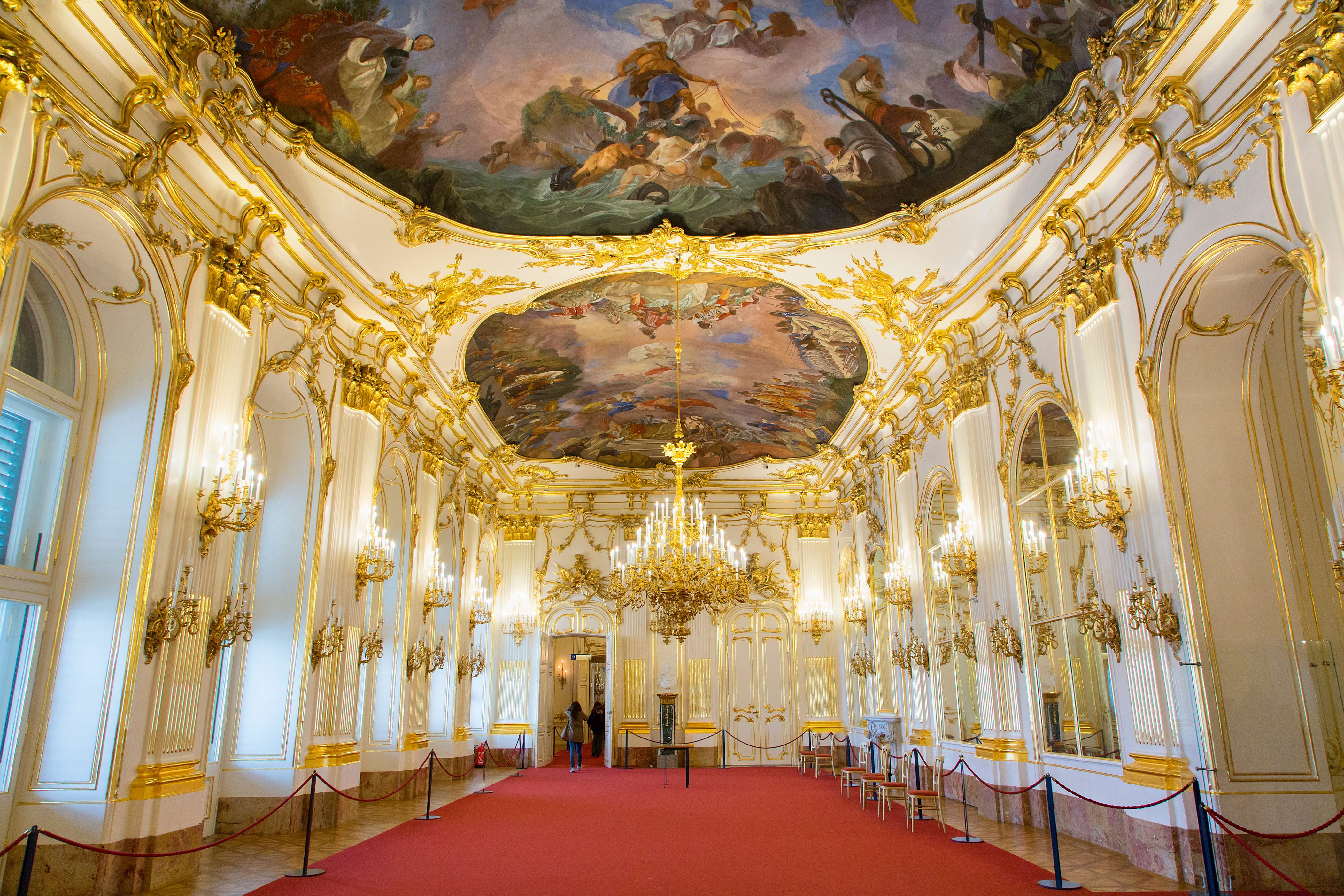 Tu rządzono Europą zza złoconych drzwi – dziś po dawnym najważniejszym ...