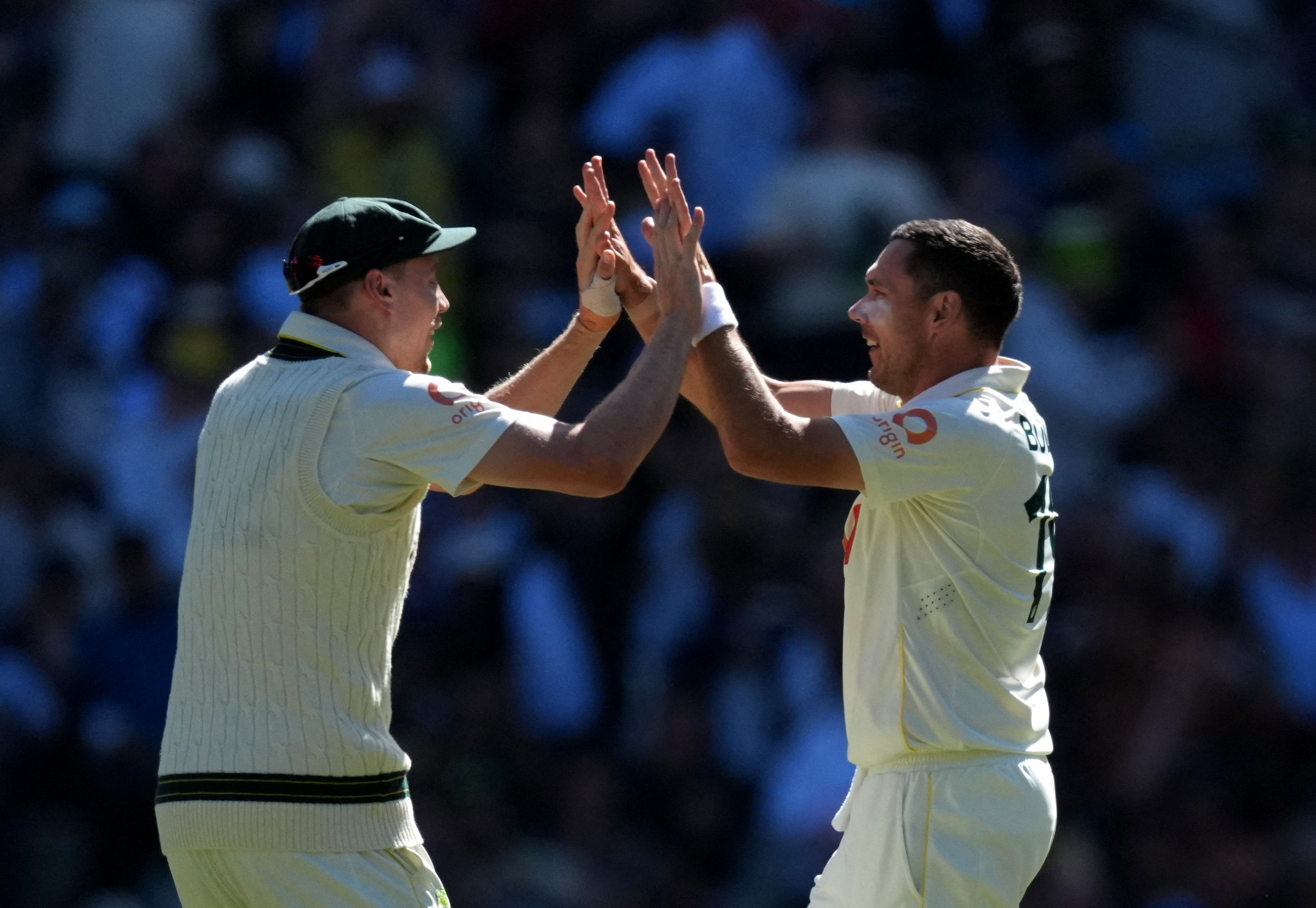 Australia lead England after 20 wickets fall at Boxing Day Ashes Test