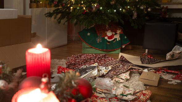 UK households throwing away Christmas wrapping paper, cards and gift ...